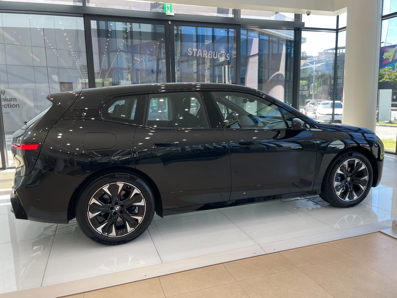 更大、更快、更M！全新 BMW iX45 M Sport 登場🏁 - 汽車板 | Dcard