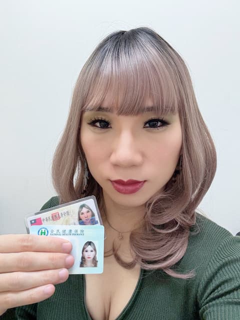 【找回完整的自己-1】跨出重要的一步～終於去換身分證跟健保卡啦！😁 - 🏳️‍⚧️Victoria🏳️‍🌈 (@victoriachen_99) | Dcard