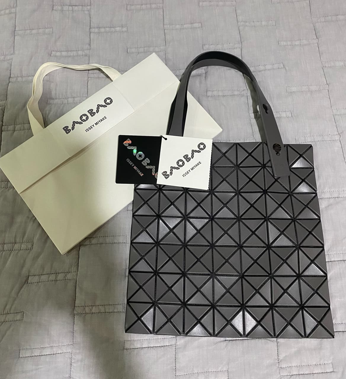 #我要賣 三宅一生BAOBAO 7x7、小方盒 - 二手交易板 | Dcard