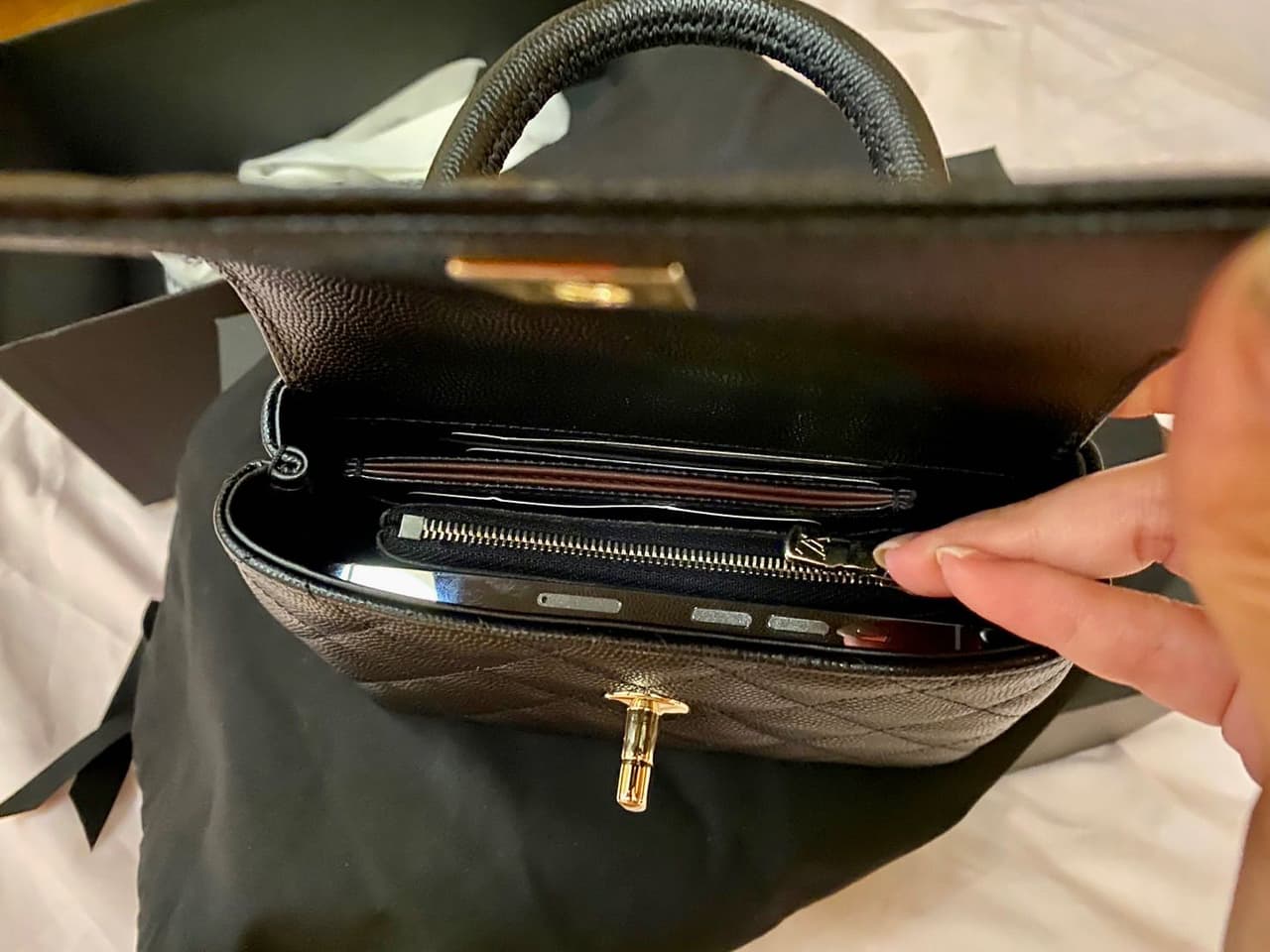 #開箱 Chanel-九月敗入24c小書包&24k新款mini coco handle - 精品板 | Dcard