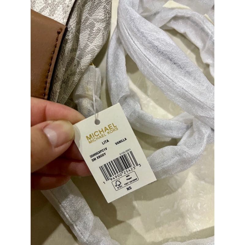 #我要賣 已售出 #售全新 Michael Kors MK 專櫃款LITA 小牛皮 斜背包 - 二手交易板 | Dcard