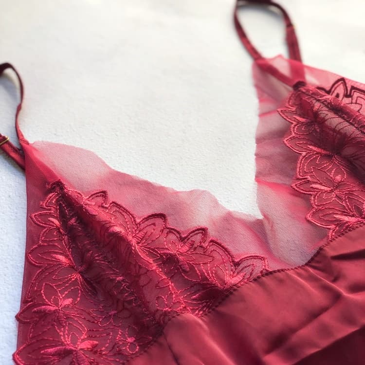 UW LINGERIE｜絲質刺繡蕾絲性感睡衣．UE19洋溢 - 西斯板 | Dcard