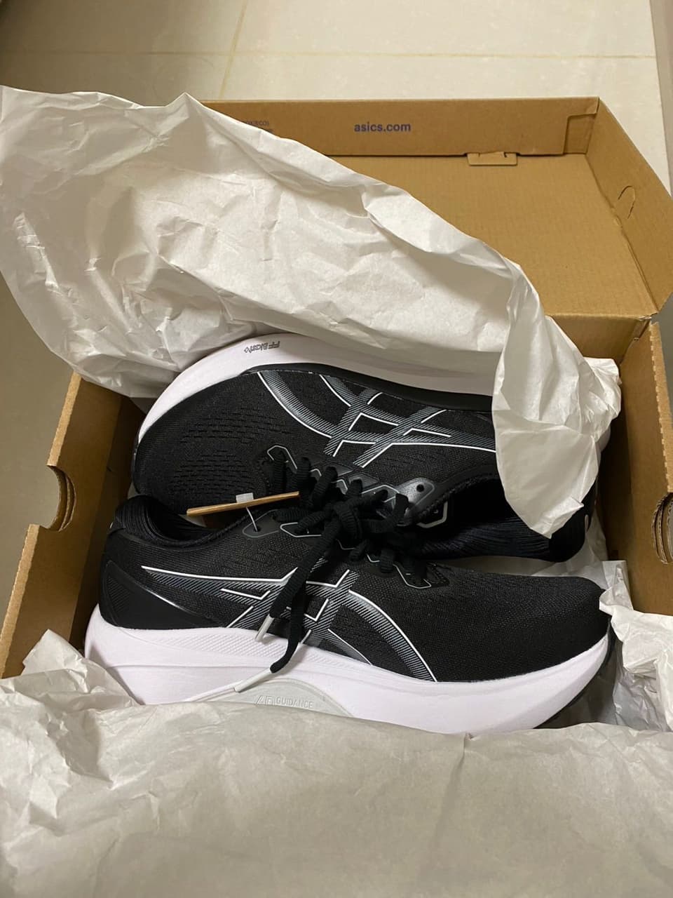 #我要賣 #我要賣 ASICS 亞瑟士 黑色女款慢跑鞋 - 二手交易板 | Dcard