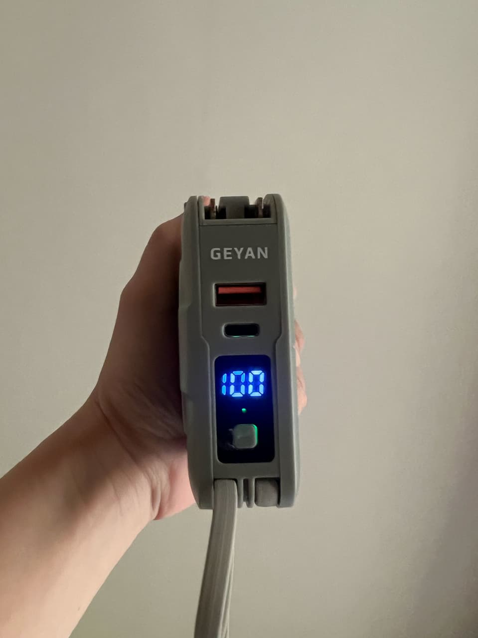 Geyan 行動電源 - 3C板 | Dcard