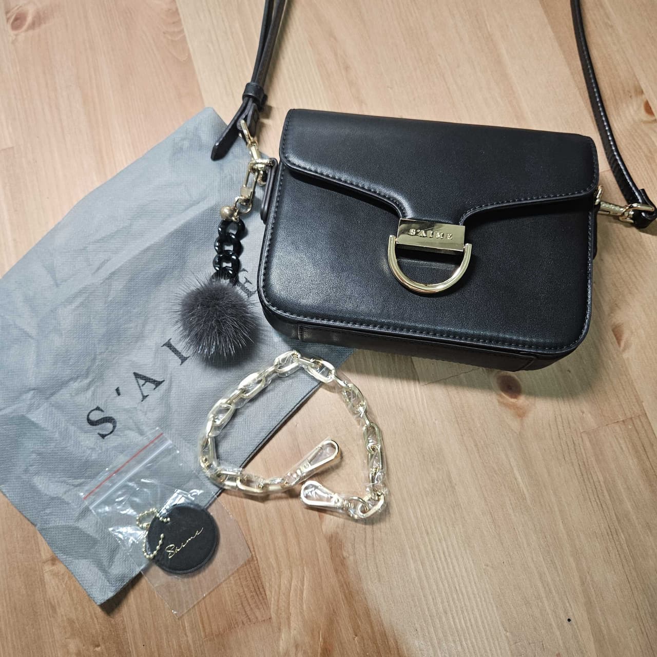 #我要賣 S'AIME COCO真皮多隔層小方包 XS 附手拿短鍊 斜背包 手拿包 包況佳 - 二手交易板 | Dcard