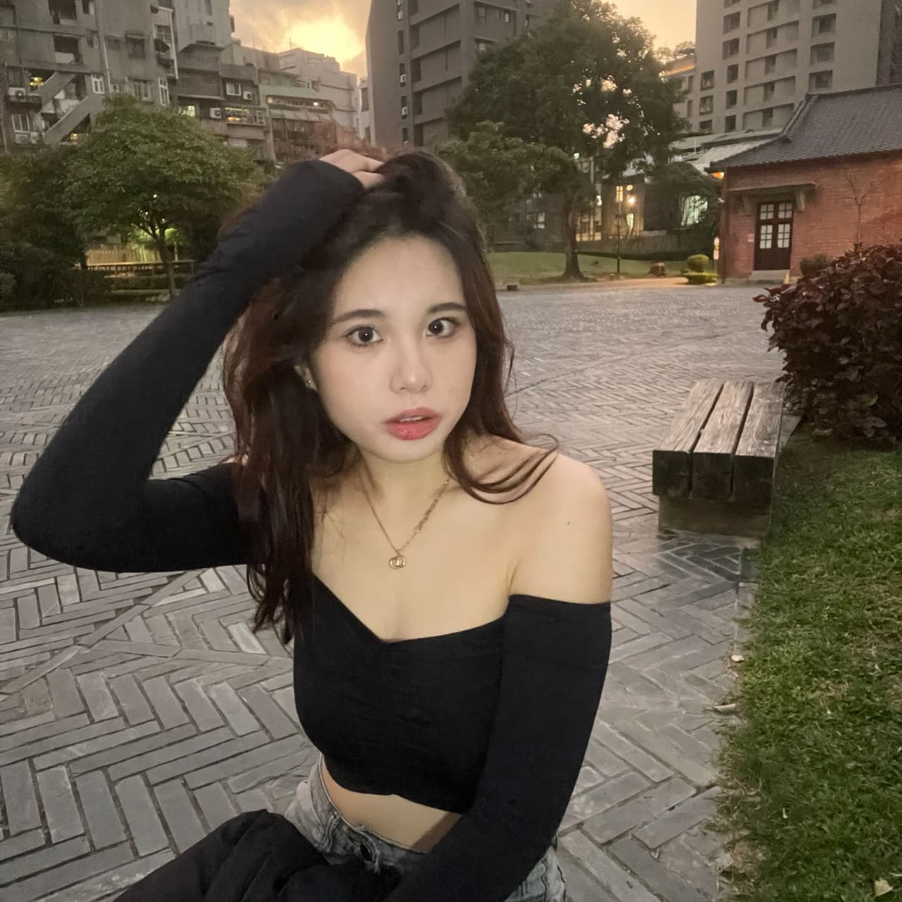 #分享 170Vi&188冬天情侶發熱衣暗黑系穿搭Look分享 - 穿搭板 | Dcard