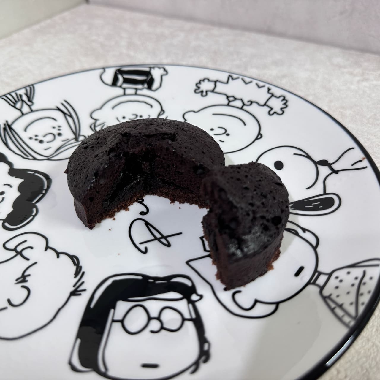 #分享 金勾杯！全家X畬室巧克力 - 超豪華升級版🍫巧克力饗宴開吃中～8款苦甜巧克力甜點，完全不怕膩口💯 - 已經不是鞋森的JJ (@boboni) | Dcard