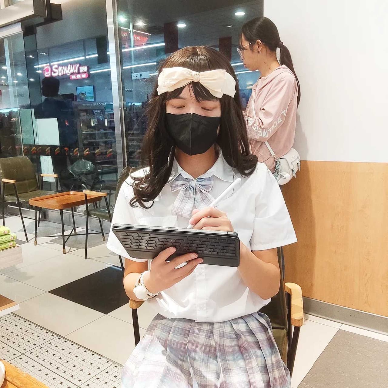 被朋友慫恿第一次穿JK逛街 - 偽娘板 | Dcard