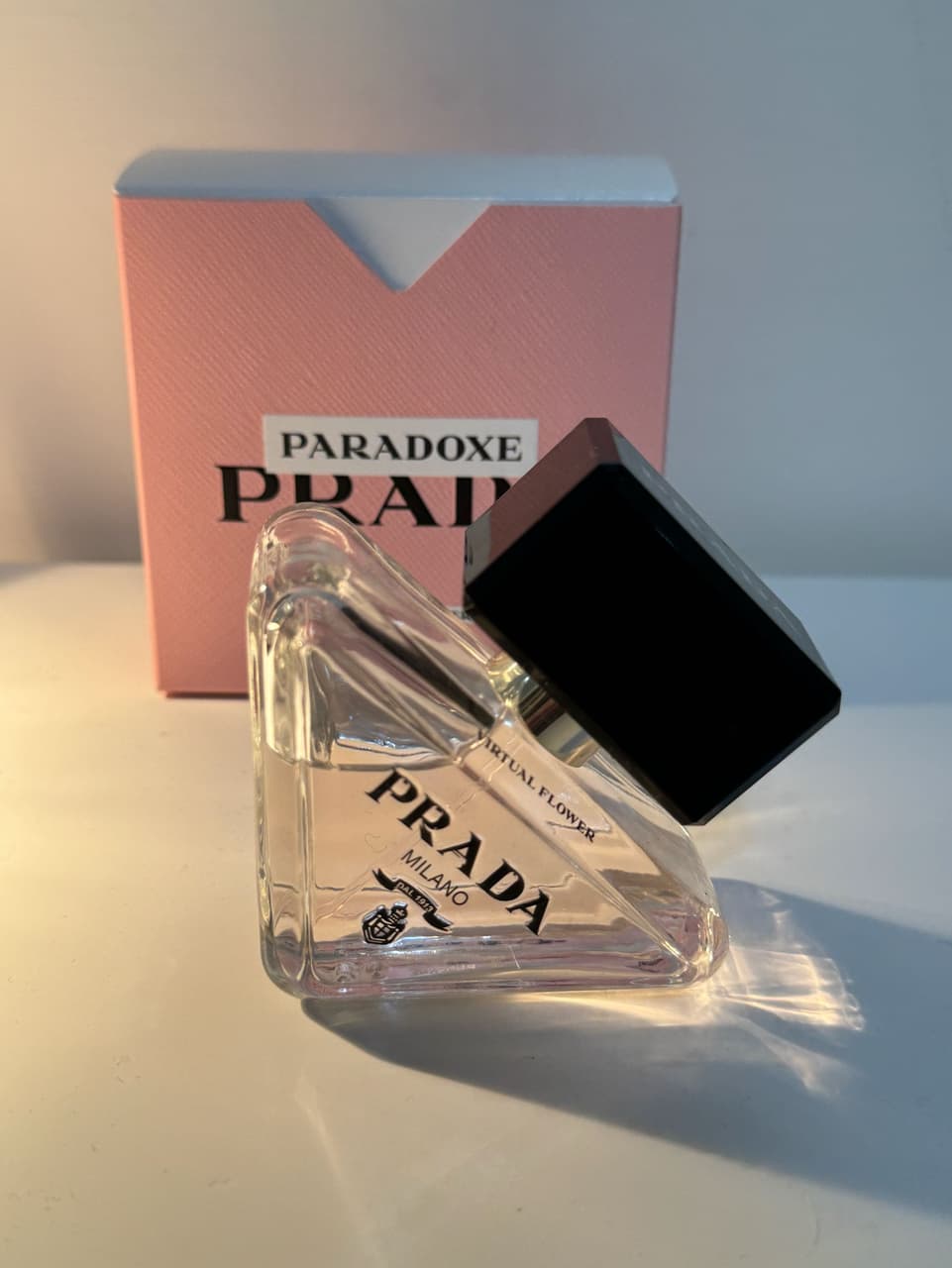 #分享 PRADA 幻花香境 || 夏天辦公室的清冷香 - 香氛板 | Dcard