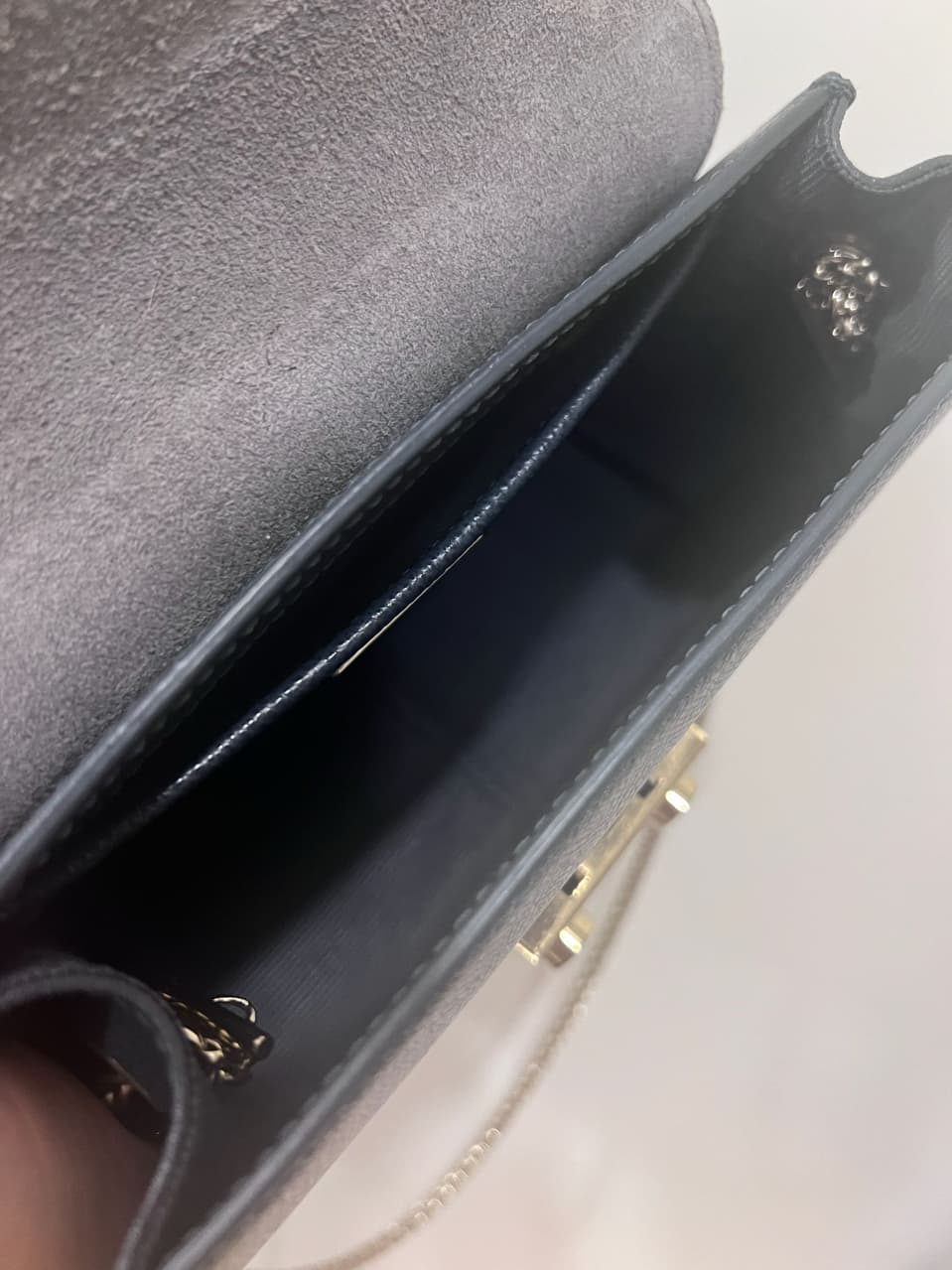 #我要賣 Furla 經典鏈條小包 藍灰色 二手 - 二手交易板 | Dcard