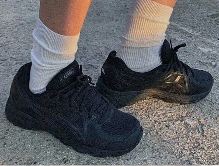 #我要賣 亞瑟士JOG 1002 黑武士 全新 全黑 - 二手交易板 | Dcard