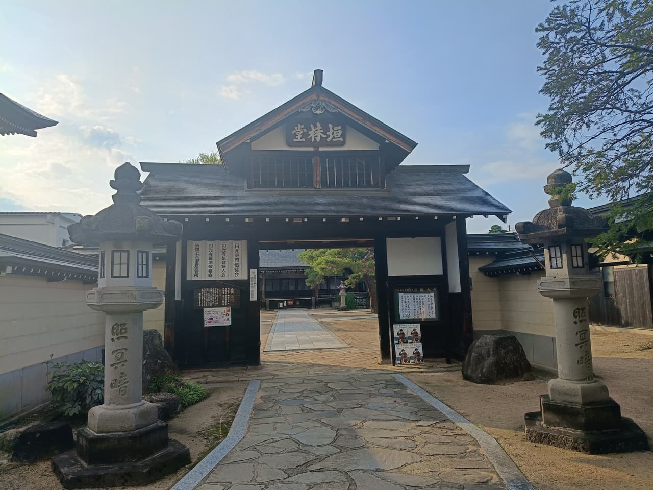 #行程分享 獨旅day4 白川鄉合掌村&A5飛驒牛&飛驒古川 青春18+阿爾卑斯通票，岡山進-上高地-成田出9天8夜 - 日本旅遊板 | Dcard