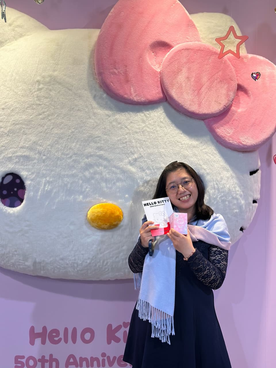 驚覺Hello Kitty是富二代🤣Hello Kitty 50周年！ #新鮮事調查局 - 閒聊板 | Dcard