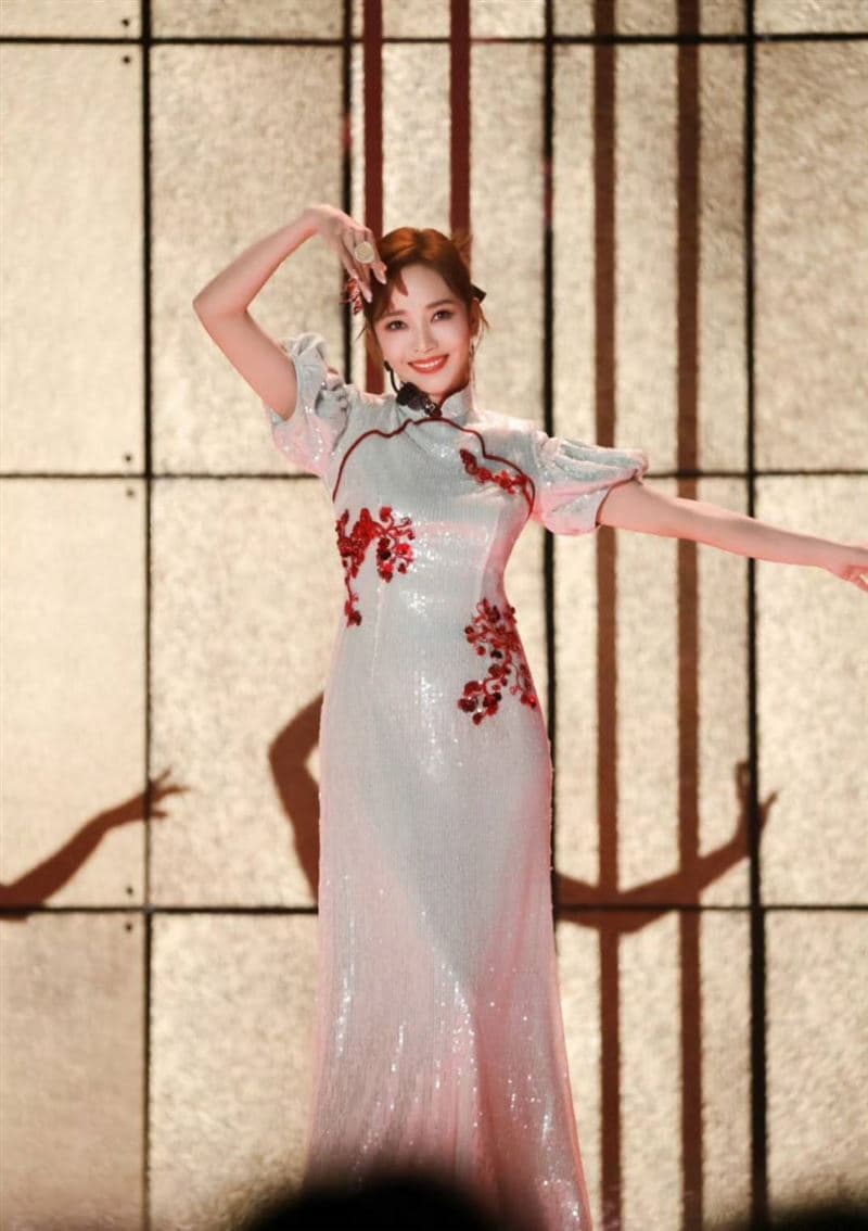 侯佩岑舞台造型NG！「0修身旗袍」熱舞曝真實體態 網狠酸：像我外婆 - SETN三立新聞網 (@setn54) | Dcard