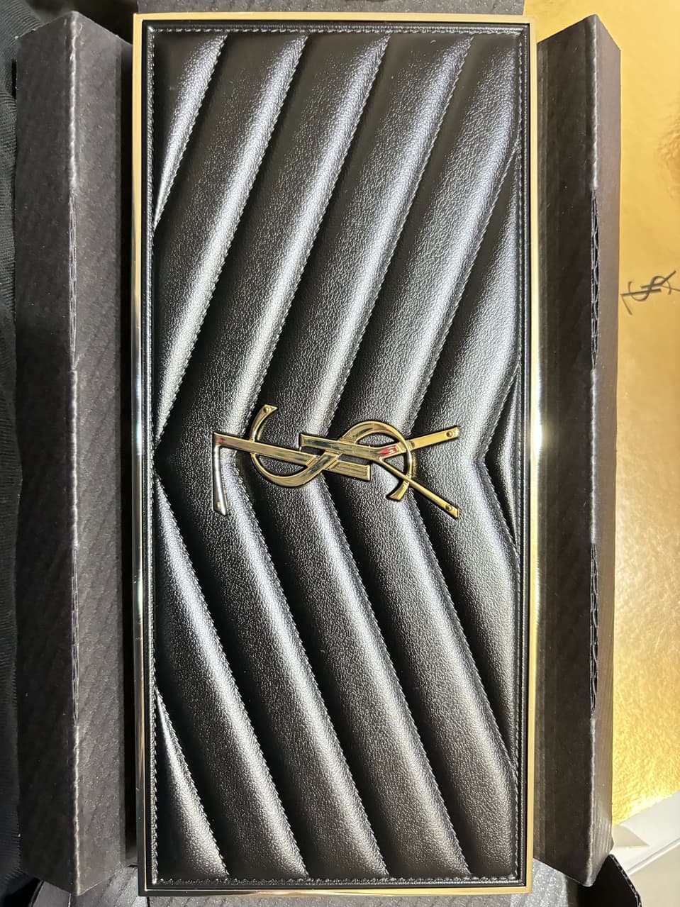 #我要賣 #我要賣 YSL皮革眼影盤5 - 二手交易板 | Dcard