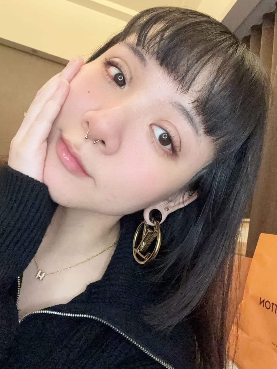 #分享 SOGO LV過年表演跟新購入飾品 - 精品板 | Dcard