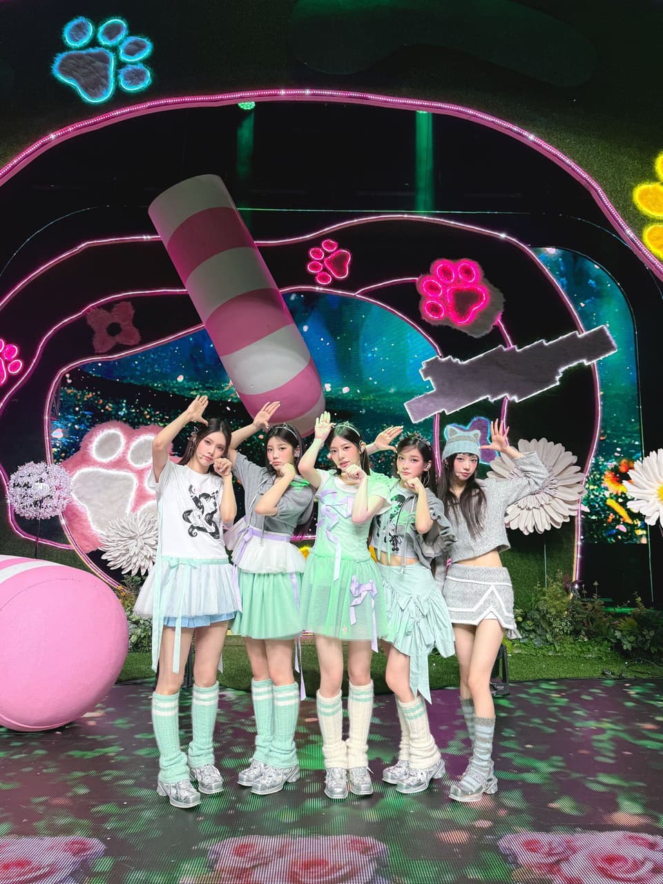 #舞台 ILLIT《Do the Dance》 MCD打歌舞台 - ILLIT板 | Dcard