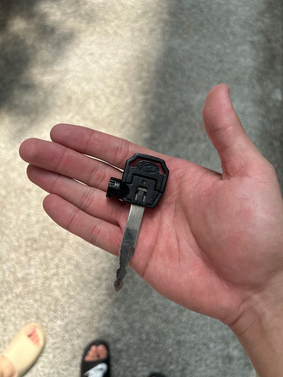 有人掉鑰匙嗎 在福星宿舍停車場撿到 幫你放在警衛室 逢甲大學板 Dcard
