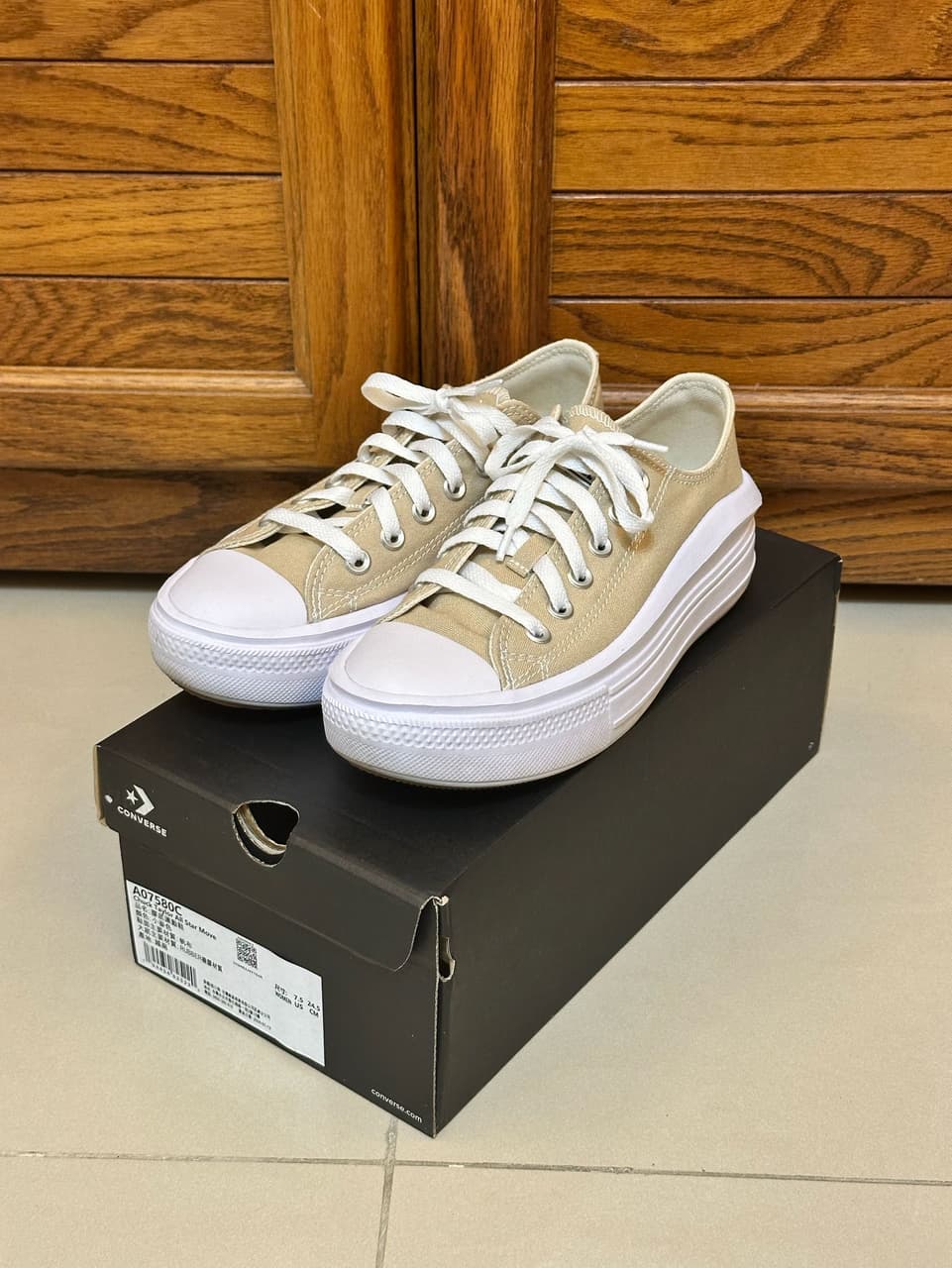 #我要賣 Converse 米色厚底 24.5 已售出 - 二手交易板 | Dcard