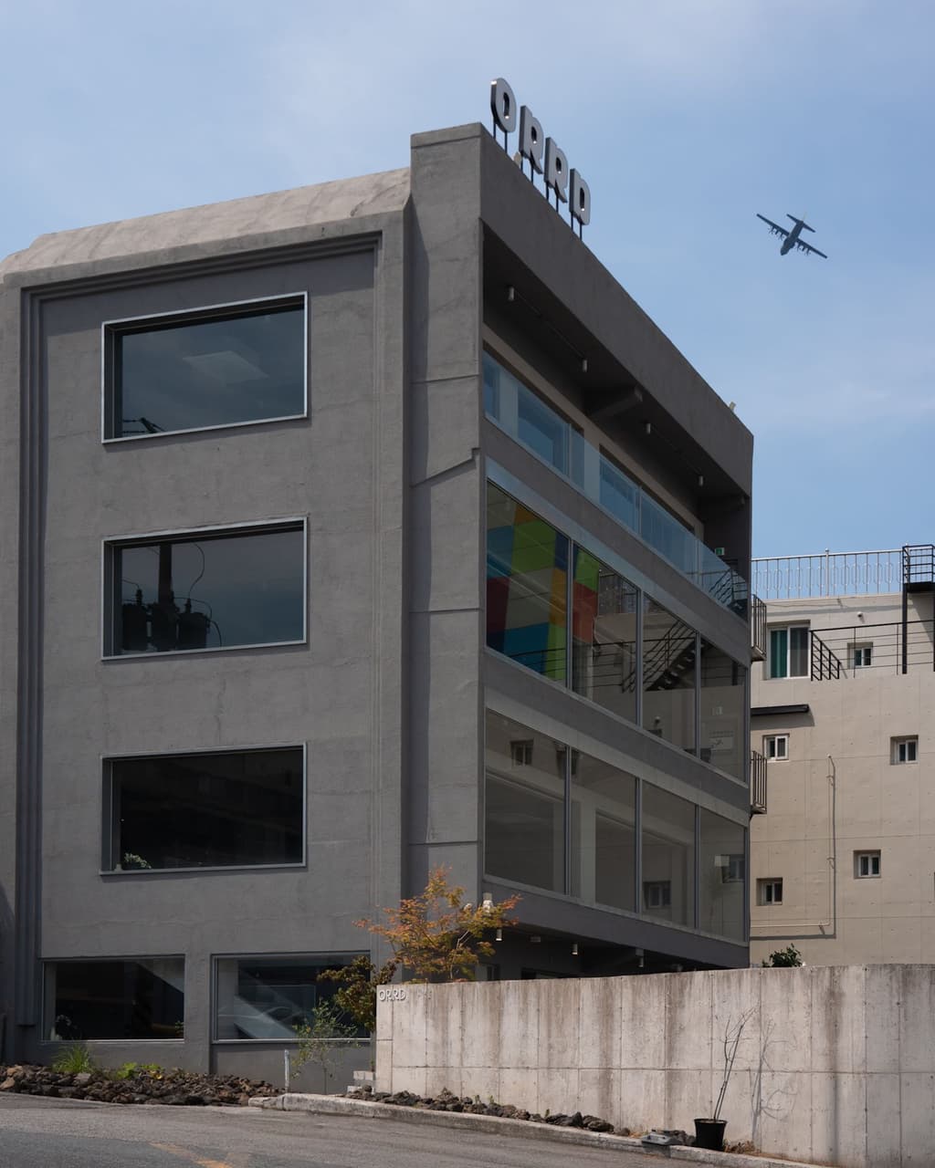 𝐎𝐑𝐑𝐃 𝐁𝐮𝐬𝐚𝐧🏠超美獨棟四層樓簡約質感咖啡館 - 維尼 (@bwfoodieh) | Dcard