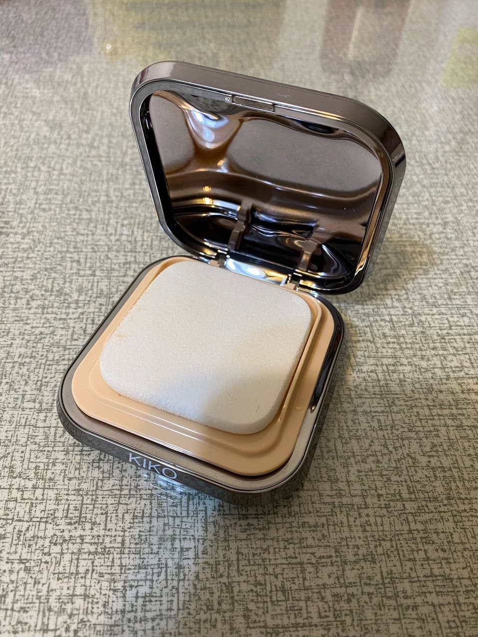 #我要賣 義大利 Kiko 乾濕兩用粉餅 N40 - 二手交易板 | Dcard