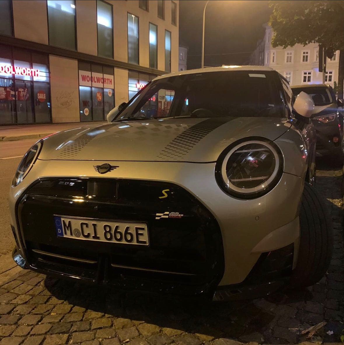 電動版Mini Cooper SE JCW 無偽裝捕獲 - 汽車板 | Dcard