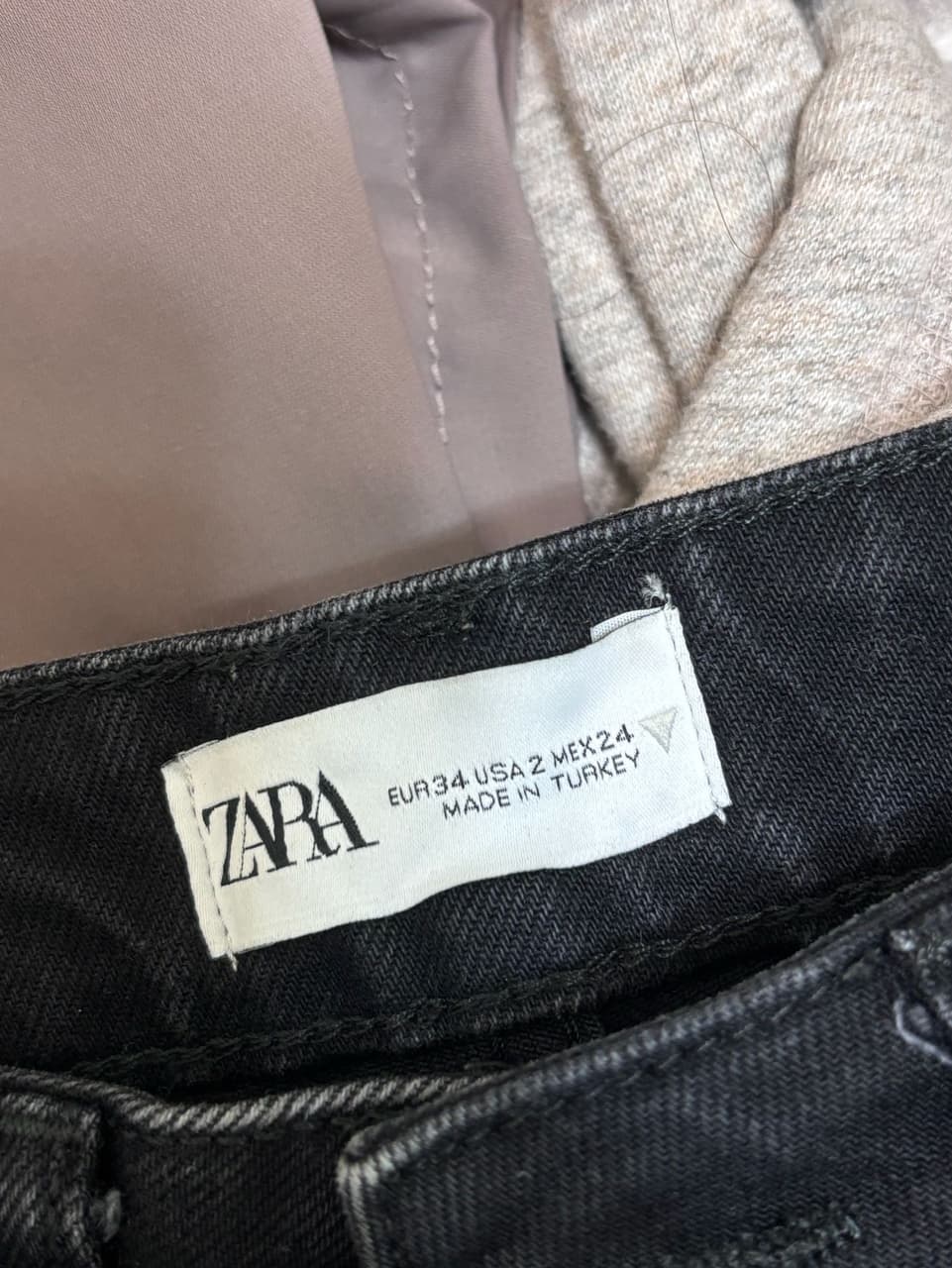 #我要賣 全新Zara黑色直筒牛仔褲 - 二手交易板 | Dcard