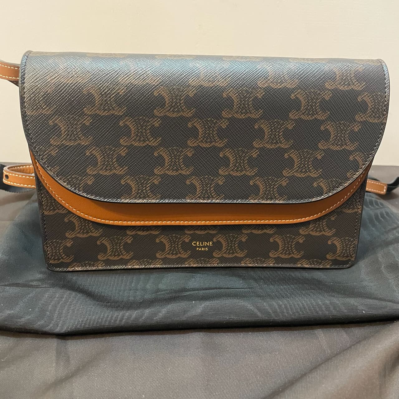 #我要賣 我要賣#celine#woc#LV#皮夾 - 二手交易板 | Dcard