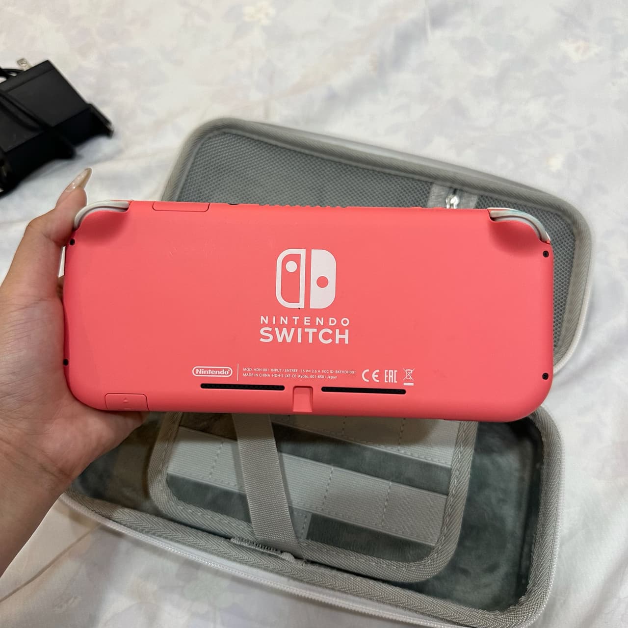 #我要賣 （已售出）Switch lite 珊瑚紅 9成新 - 二手交易板 | Dcard