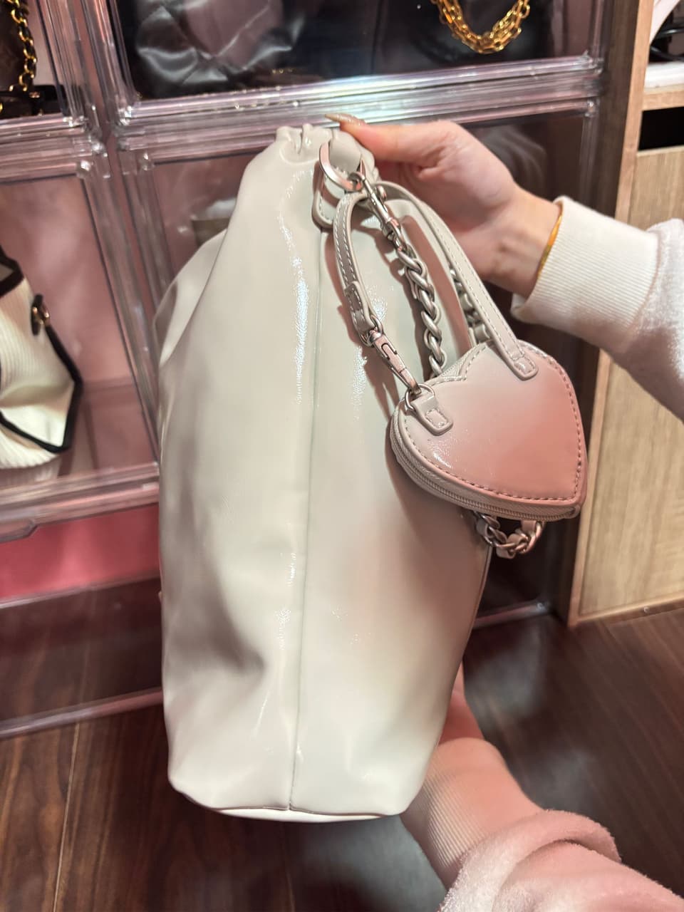 #我要賣 RM全新Queenie肩背包 淺太空灰L（已售出） - 二手交易板 | Dcard