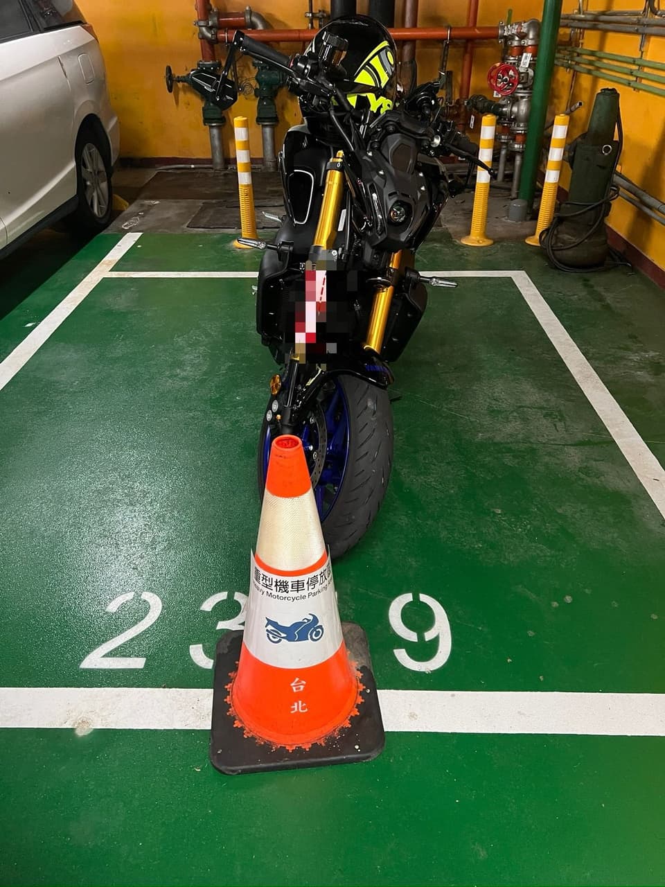 檔車 全台停車場拜託像這樣!重機 重機板 Dcard