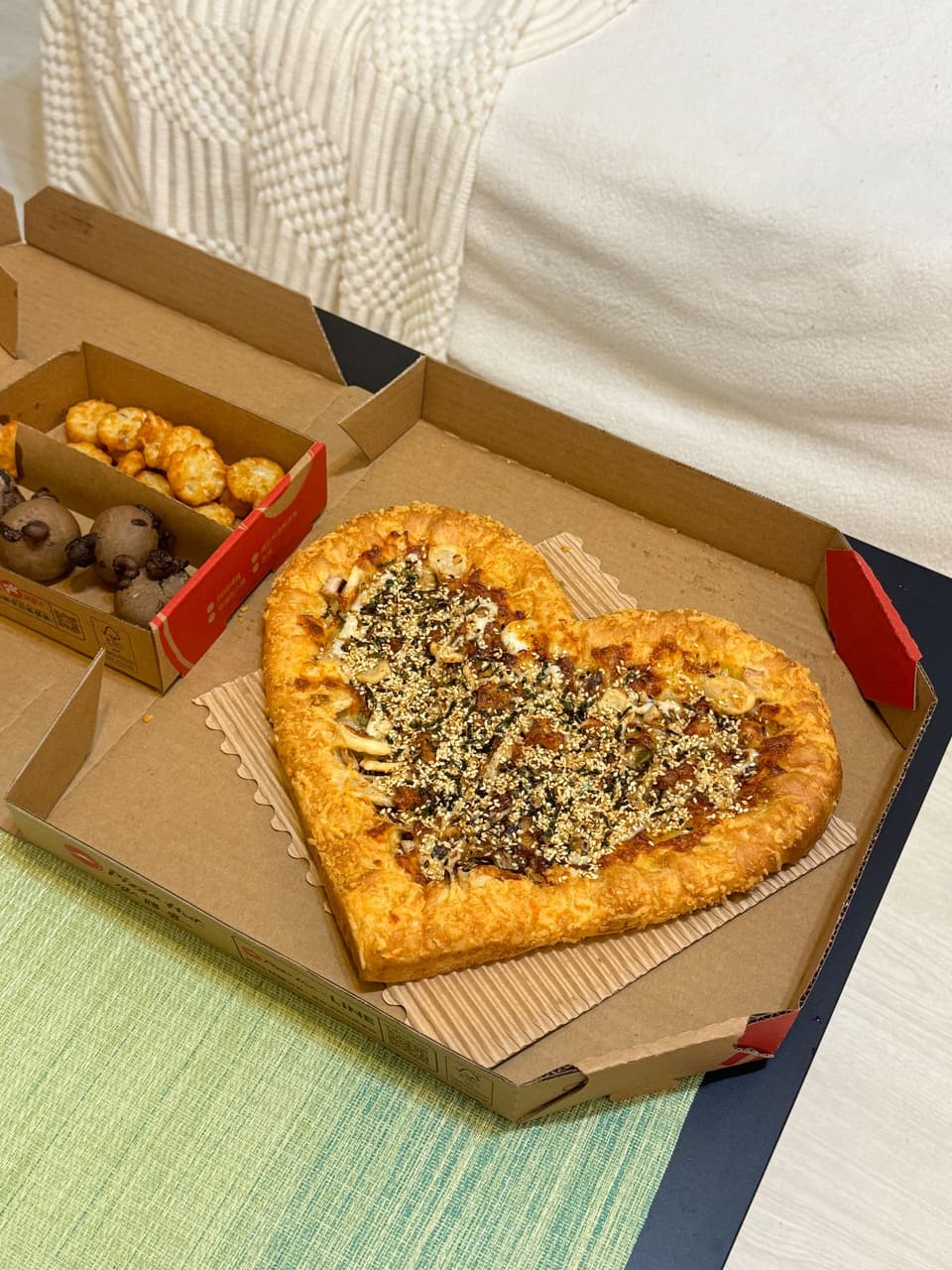 必勝客愛心披薩🍕 芝心好吃耶！ - 美食板 | Dcard