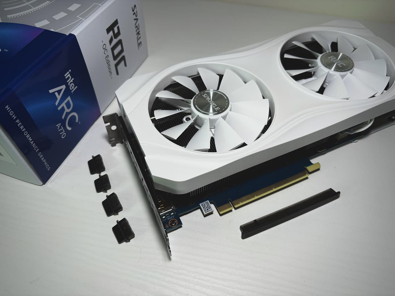 「月白風清，大鵬展翅」SPARKLE 撼與 Intel Arc A770 ROC Luna Edition #開箱 - 3C板 | Dcard