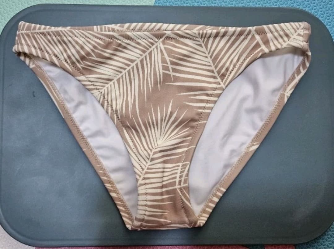 #我要賣 ROXY 比基尼 泳裝 - 二手交易板 | Dcard