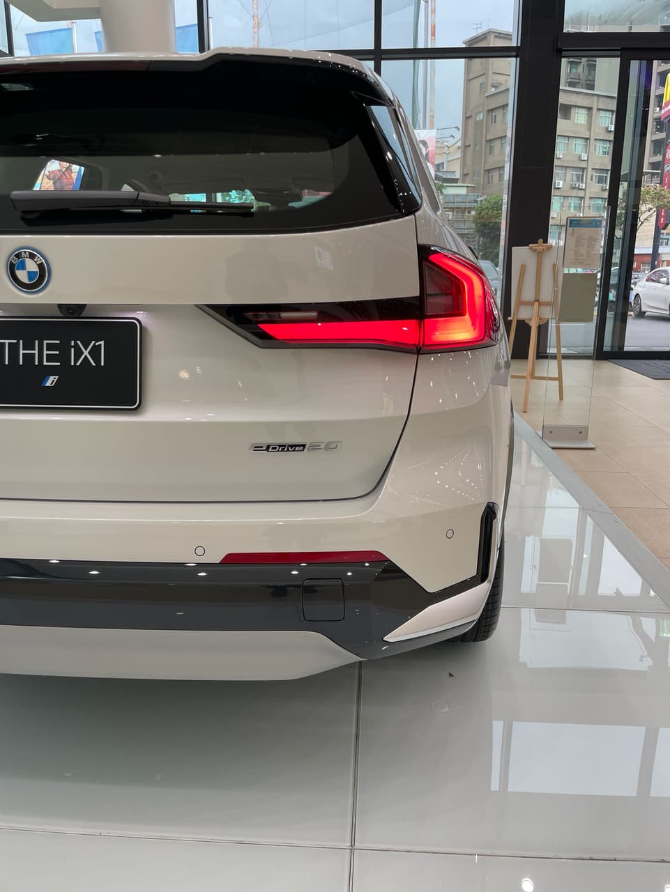 THE BMW IX1 20 eDrive 更容易入手的電動車來了！ - 汽車板 | Dcard