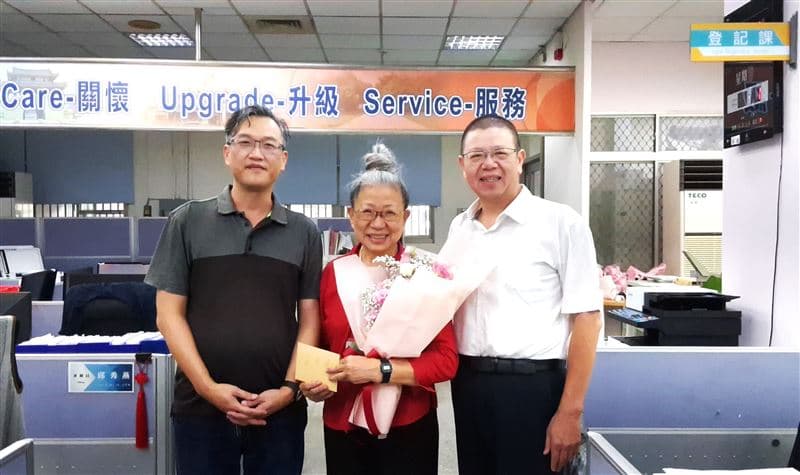 新竹67歲婦圓夢！「苦讀10年」考上公務員…到職日就是離職日 原因曝光 - SETN三立新聞網 (@setn54) | Dcard