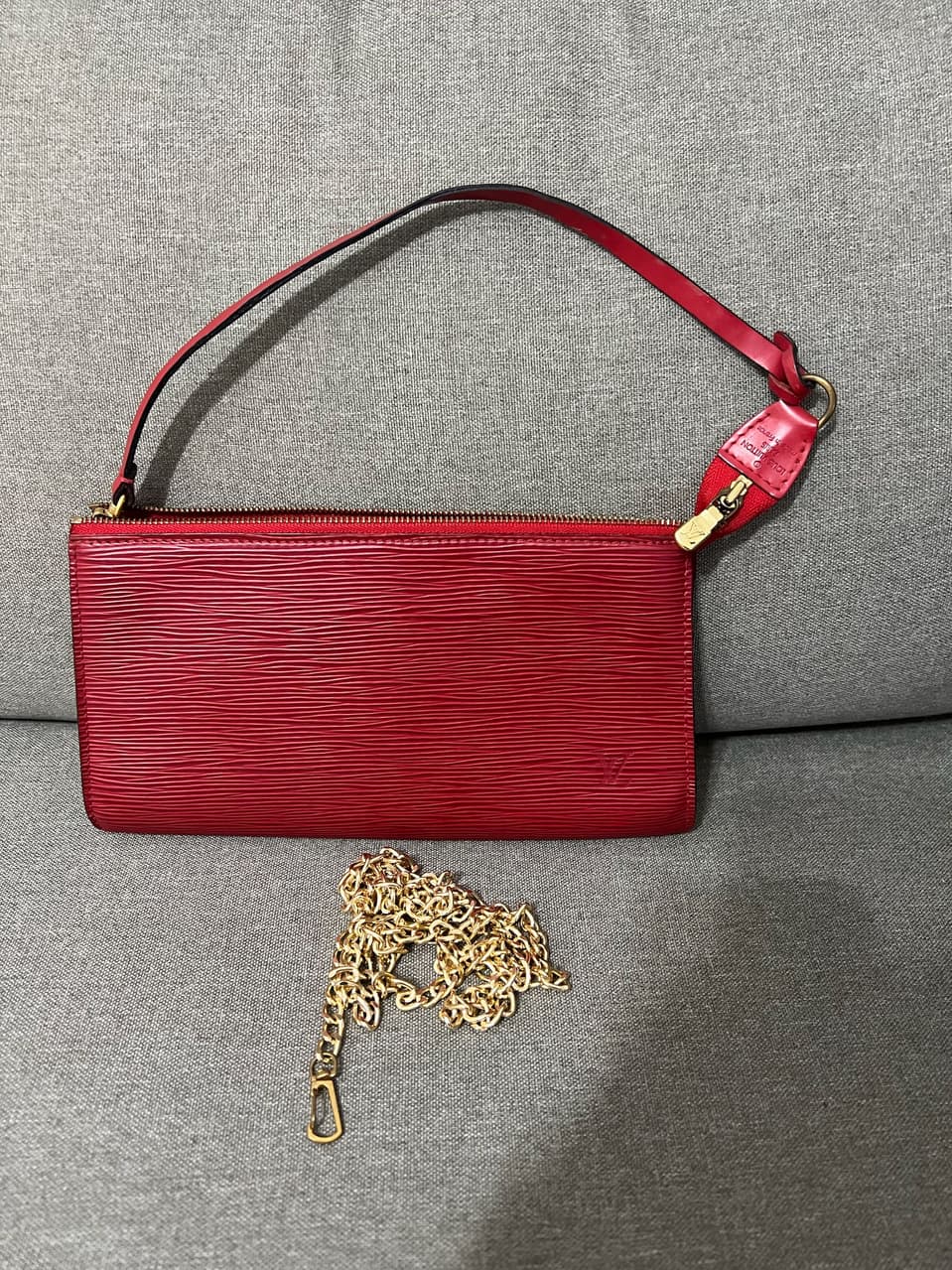#我要賣 #LV epi紅色 水波紋 麻將包 手提包 - 二手交易板 | Dcard