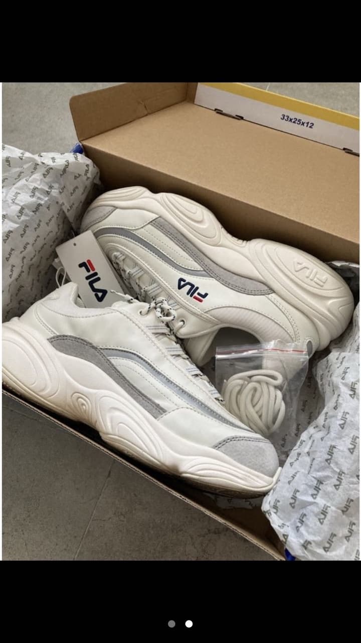 #我要賣 FILA經典老爹鞋 - 二手交易板 | Dcard