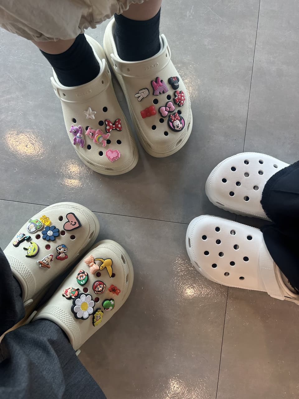 #分享 開箱crocs Hiker 洞洞鞋 - 穿搭板 | Dcard