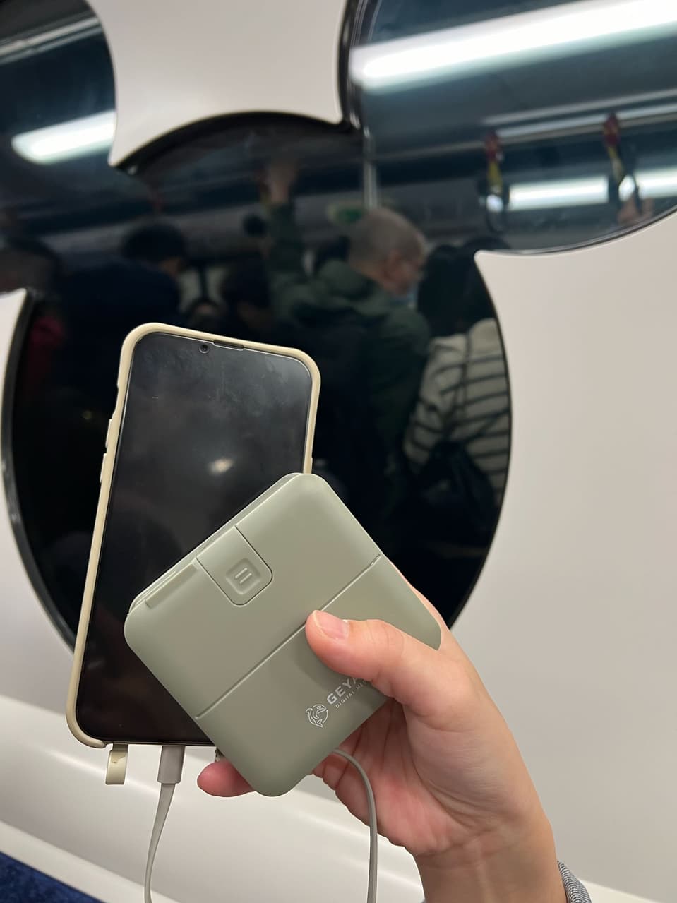 Geyan 行動電源 - 3C板 | Dcard