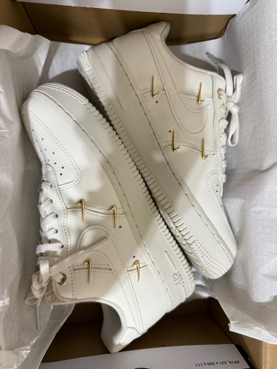 #我要賣 Nike Air Force1小金勾女鞋 EUR36 - 二手交易板 | Dcard