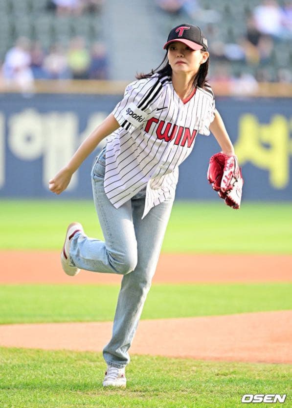 #分享 [明星開球趣] 李絮/J-Cera/安恩真/李正河/金智賢 - 追星板 | Dcard