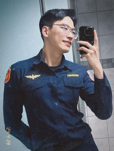 找帥哥警察 - 彩虹板 | Dcard