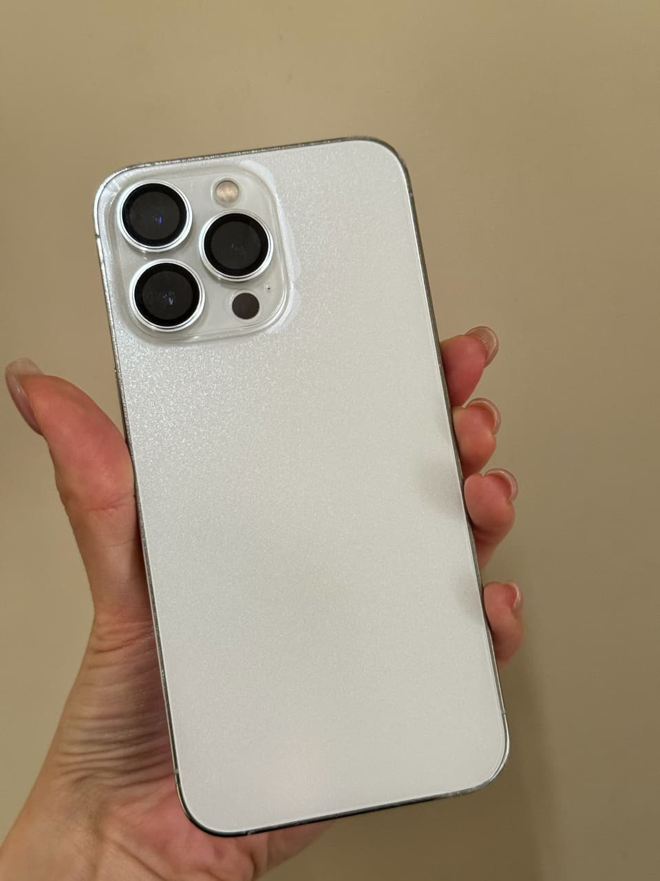 #我要賣 （已售出）iPhone 13pro 256G 白色 女用機 - 二手交易板 | Dcard