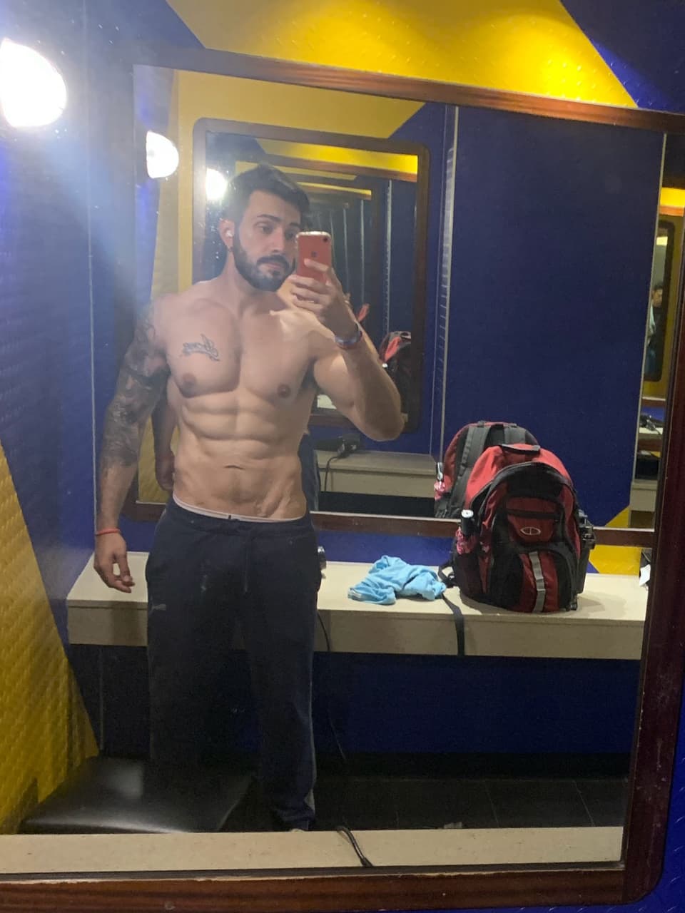 腹肌哥 (@gmsephs) | Dcard