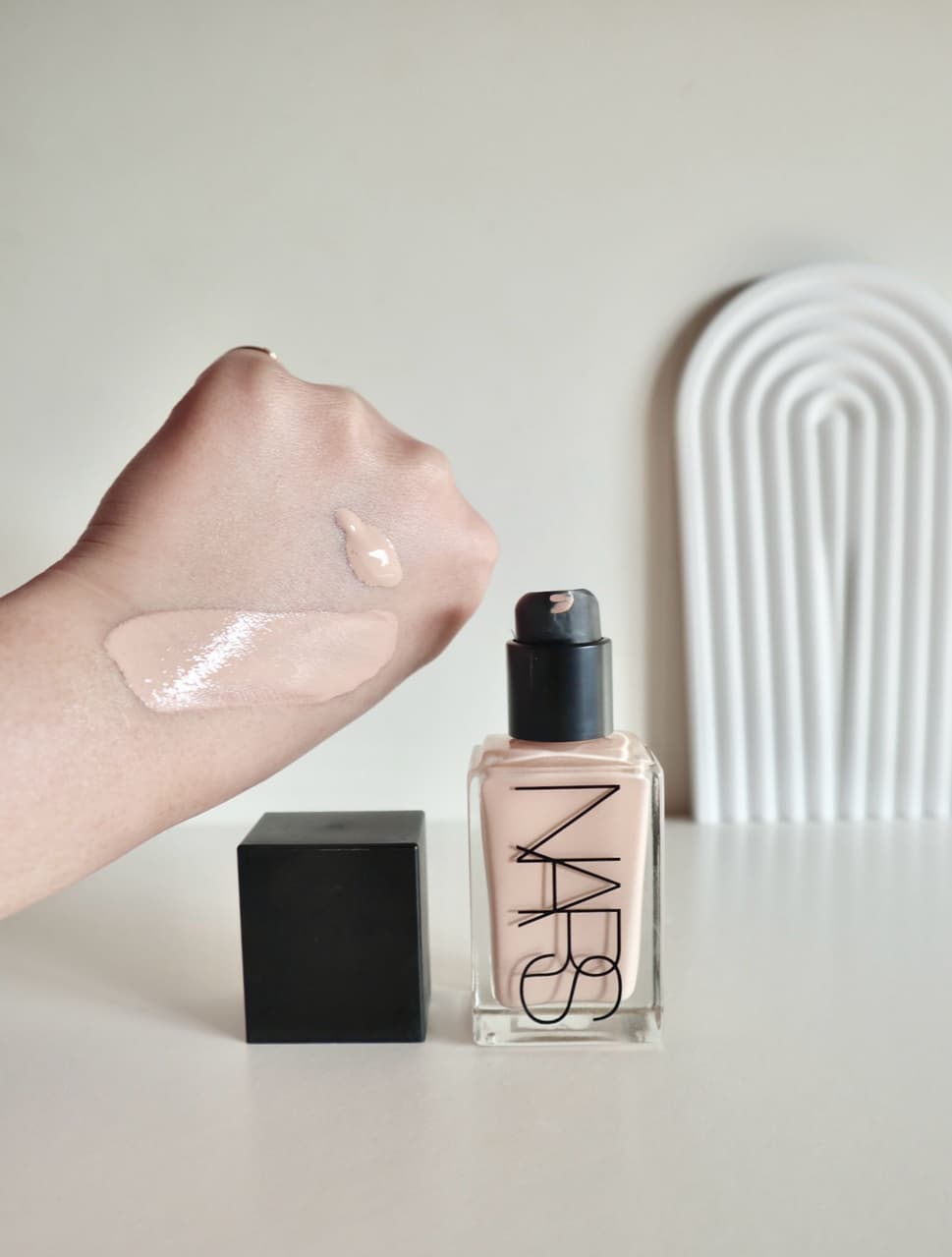 用手也能上出超服貼底妝？💆🏻‍♀️小光瓶太神了！NARS Workshop活動 - 美妝板 | Dcard