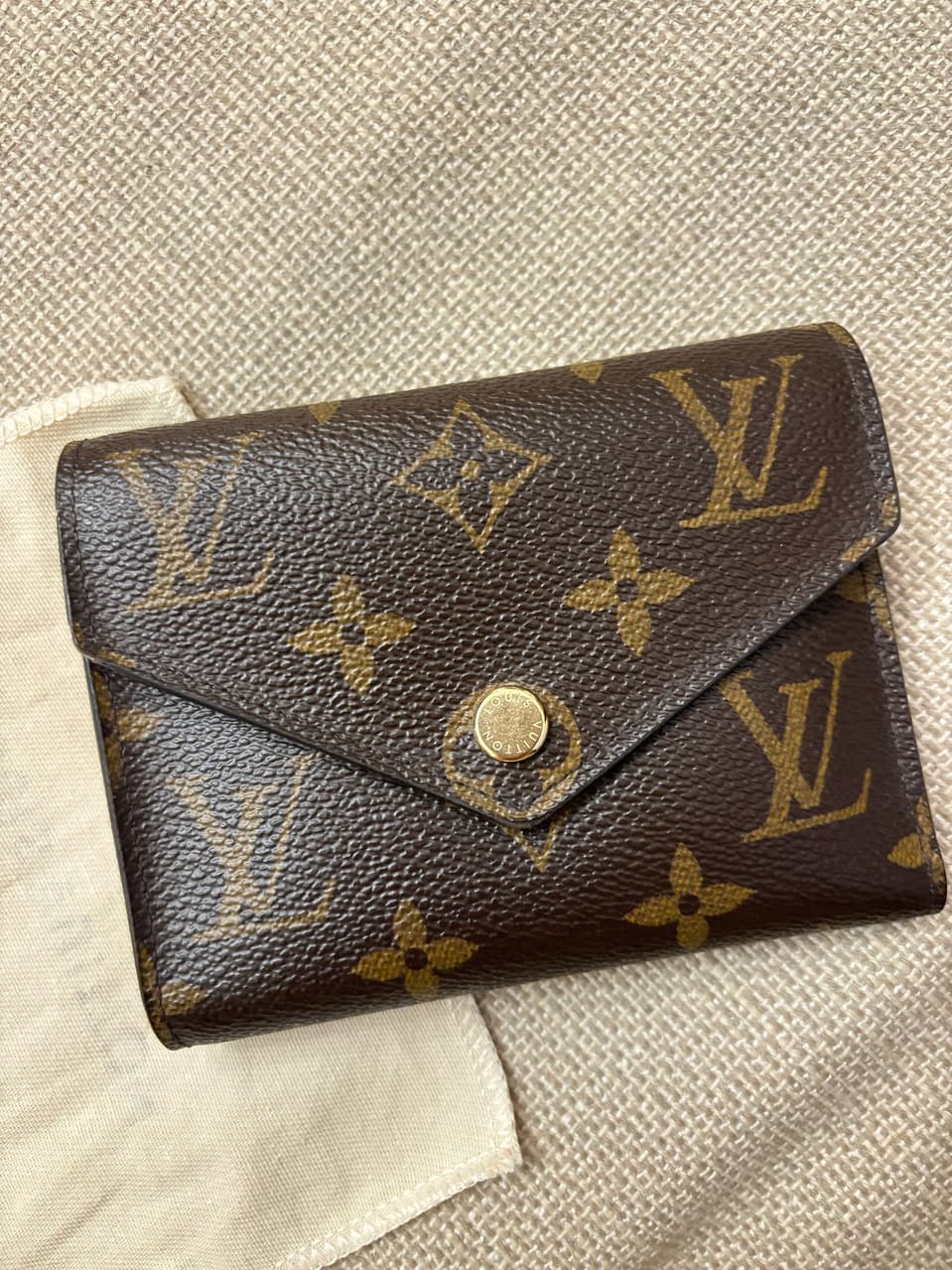 #分享 LV Victorine短夾扣子維修 - 精品板 | Dcard