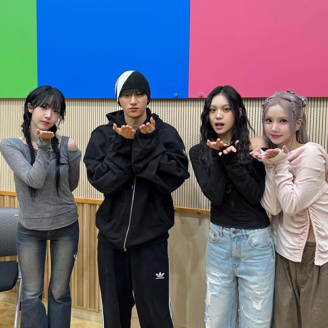 #集中討論 VIVIZ 迷你五輯 VOYAGE 回歸🤫 - B126 留言 | Dcard