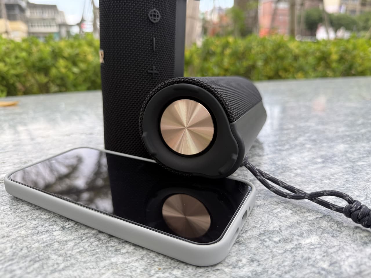 無線的電腦音響喇叭? XROUND VIBE跨界兩用防水藍牙音響開箱體驗【束褲開箱】 - 束褲3C團 (@suku3c) | Dcard