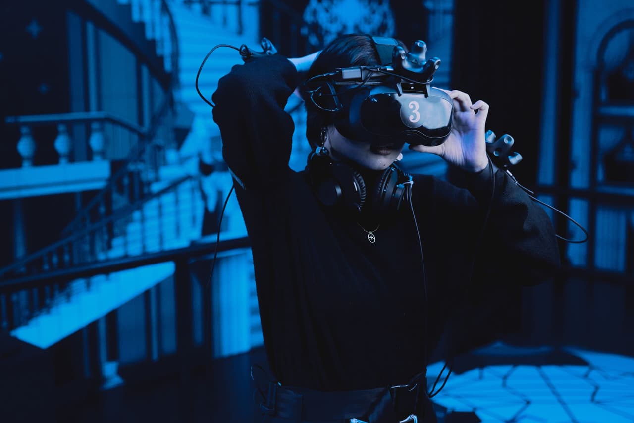 更勝愛麗絲夢遊仙境的奇幻VR化妝舞會！一起來《巴黎舞會》穿上香奈兒虛擬高訂解放自己💃 - 樂佩 Yolanda (@ariel0329 ...